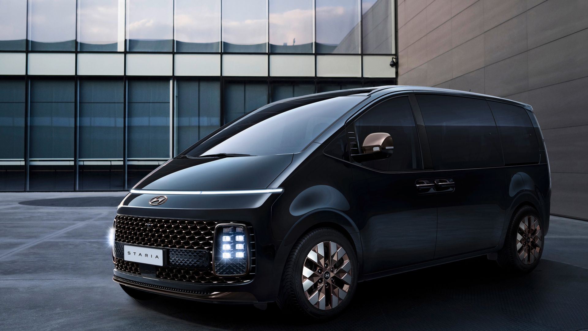 Hyundai to Na Volkswagen Multivan Kosmickou Dod vkou Expres FM