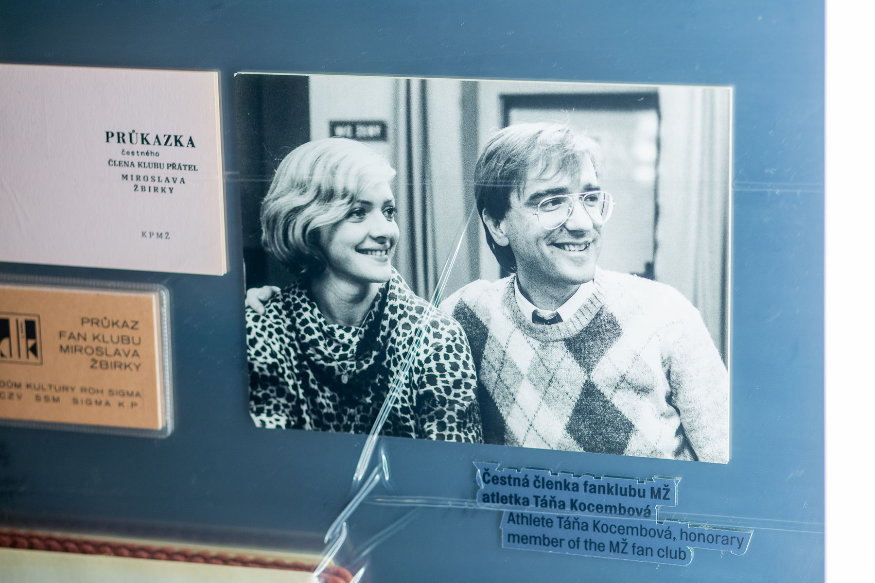 Miro Žbirku připomene velká výstava, v Česku řádí falešný bankéř ...