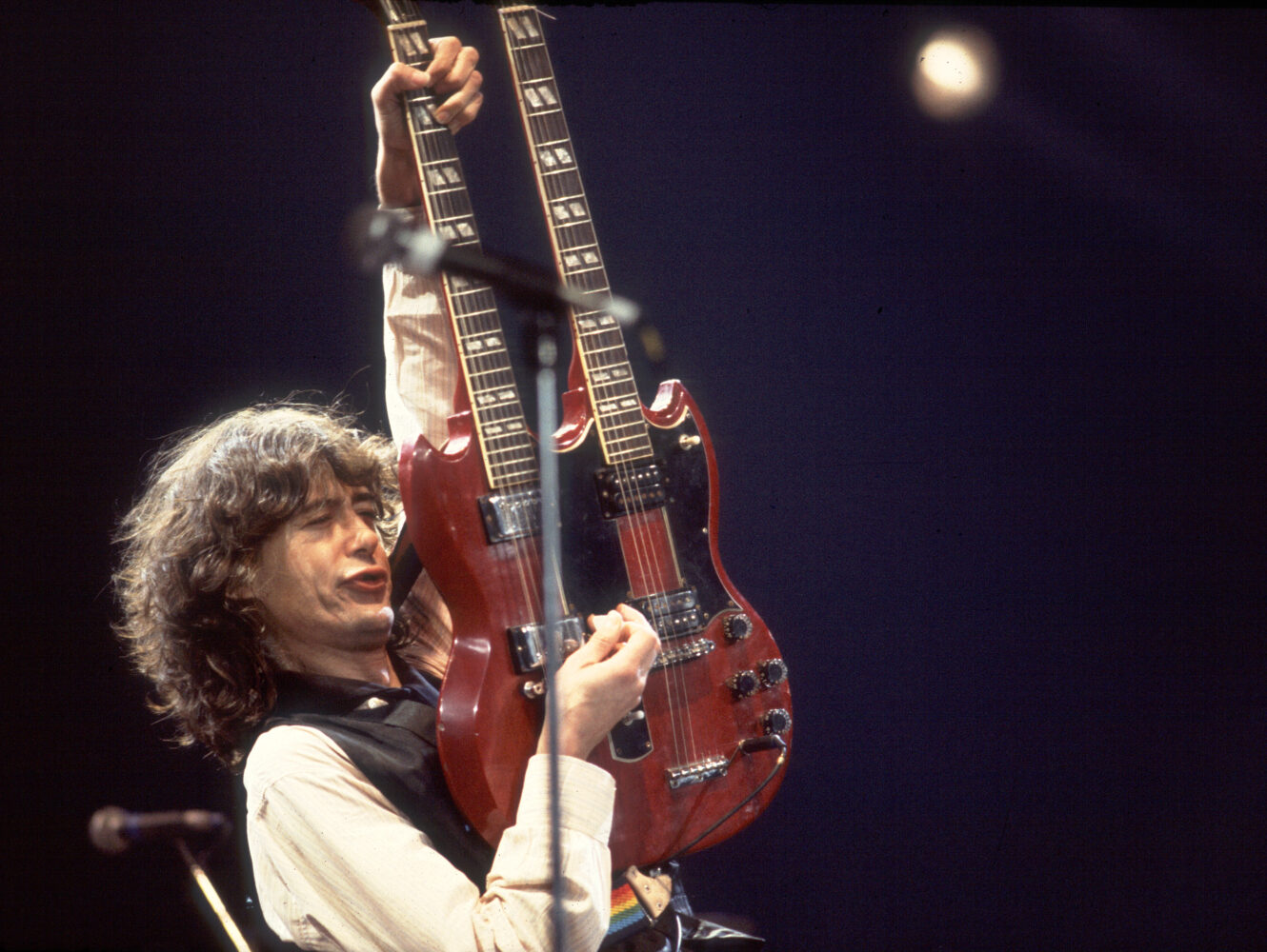 Autor geniálních riffů a nesmrtelných hitů: Kytarový mág Jimmy Page ...