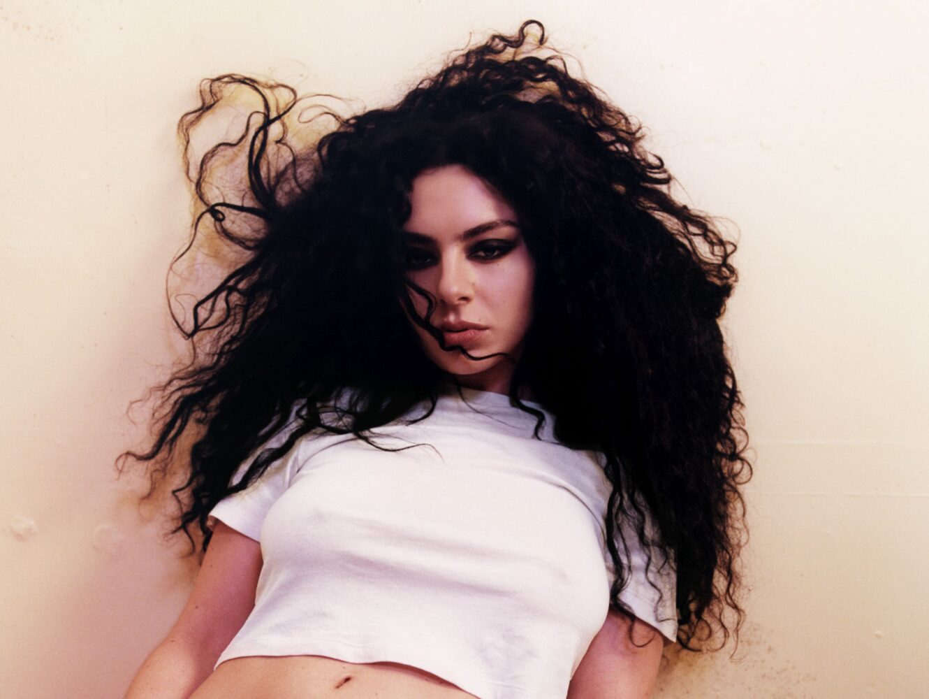 Expres Top: Na koncertu Charli XCX proběhly zásnuby, tanečnímu hitu ...