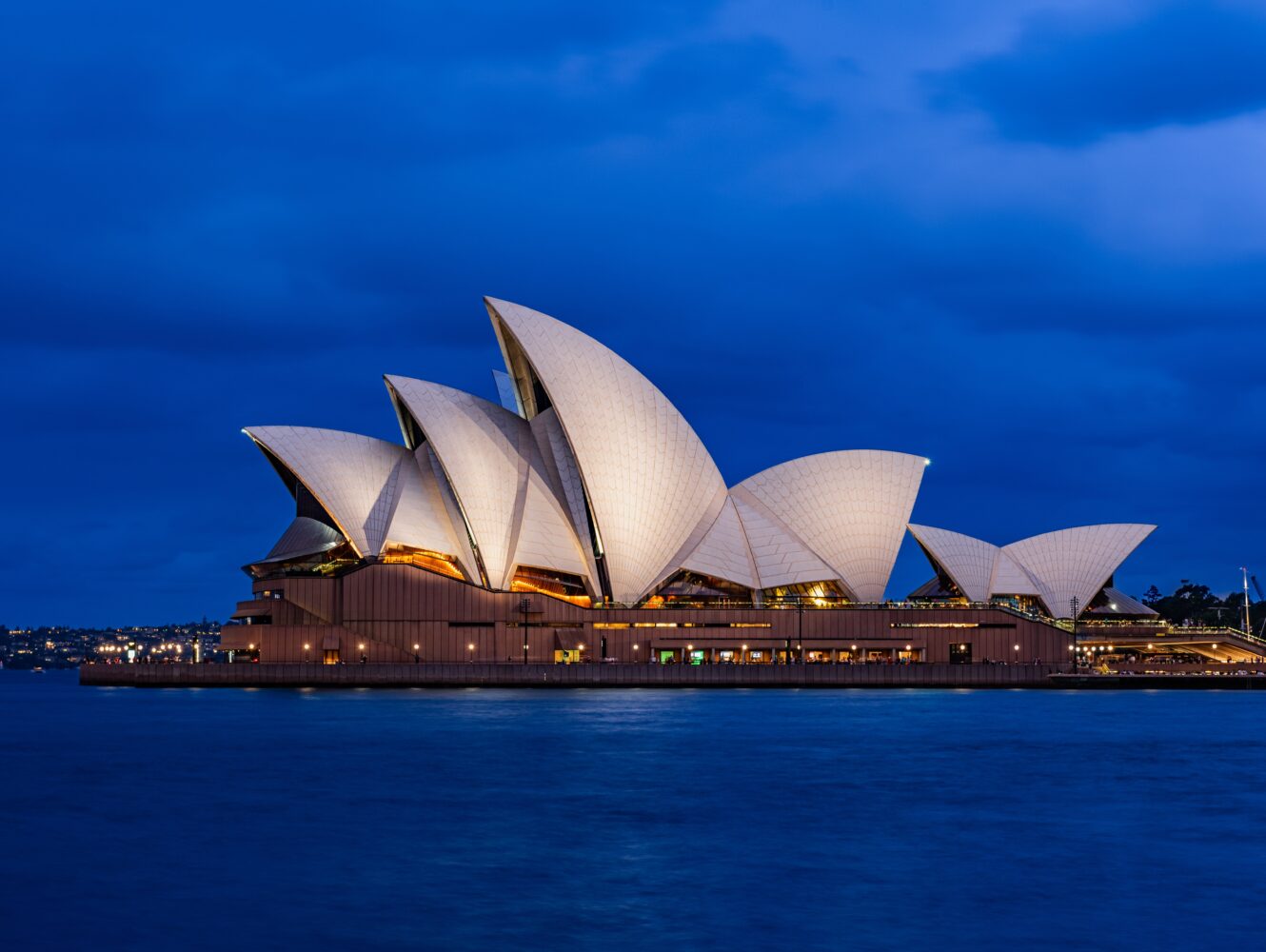 Jaká socha zdobí Kodaň a v kterém městě najdeme ikonickou Operu? Ukažte ...